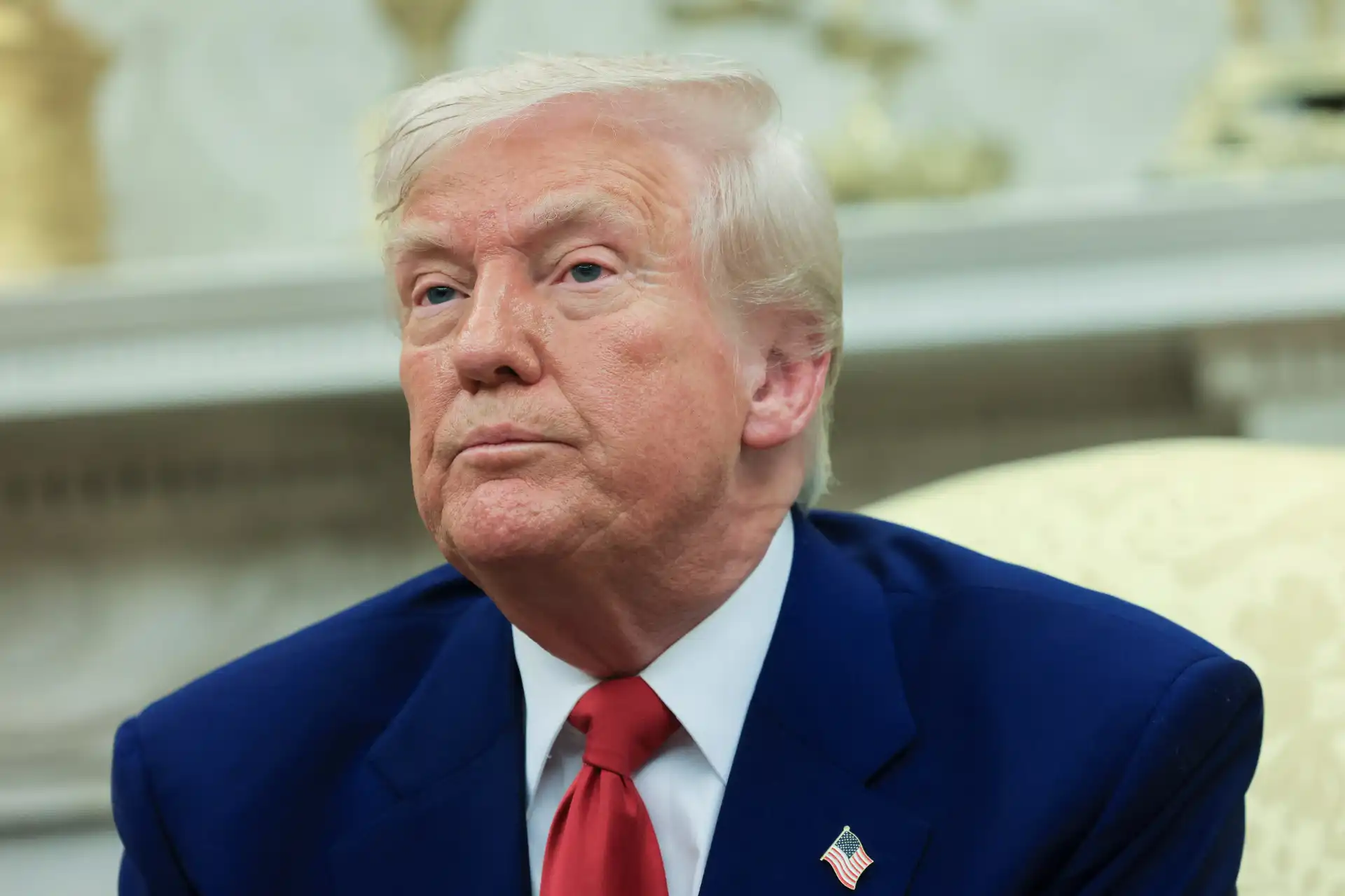 Trump planeja multar imigrantes em US$998 ao dia